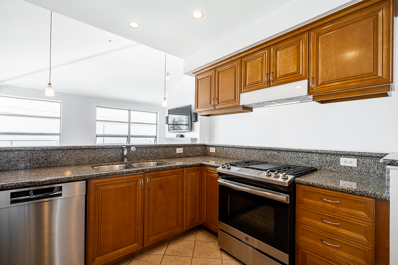 #205 – 2418 Marine Drive » Eric Christiansen