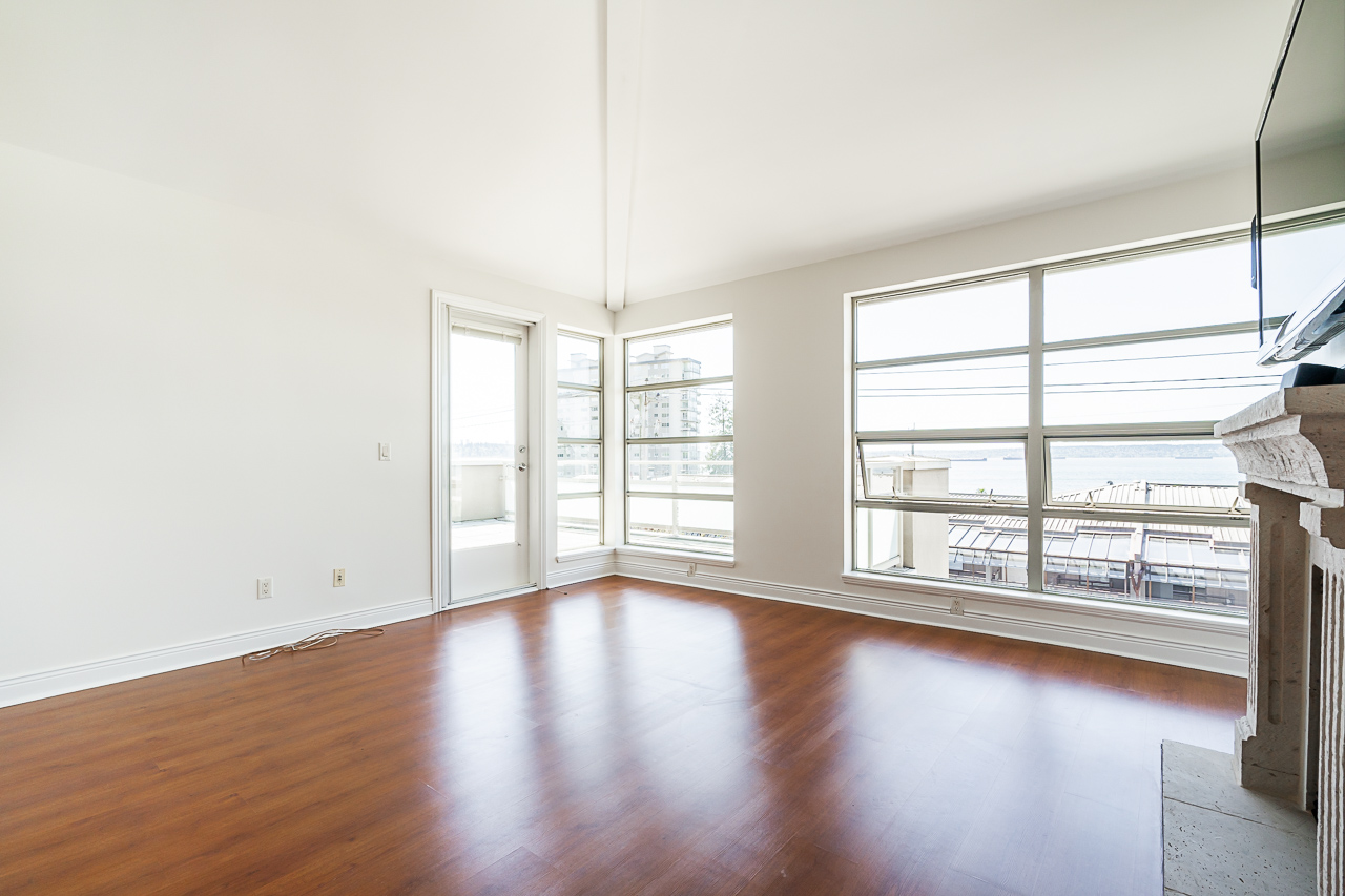 #205 – 2418 Marine Drive » Eric Christiansen