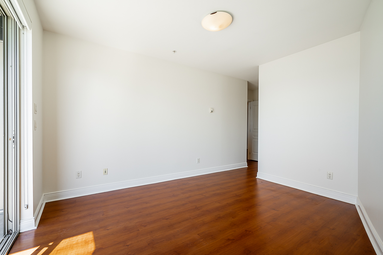 #205 – 2418 Marine Drive » Eric Christiansen