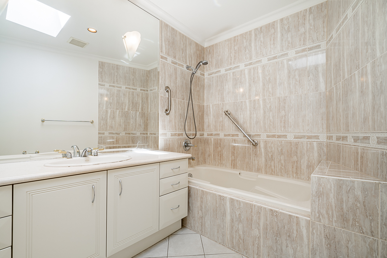 #205 – 2418 Marine Drive » Eric Christiansen